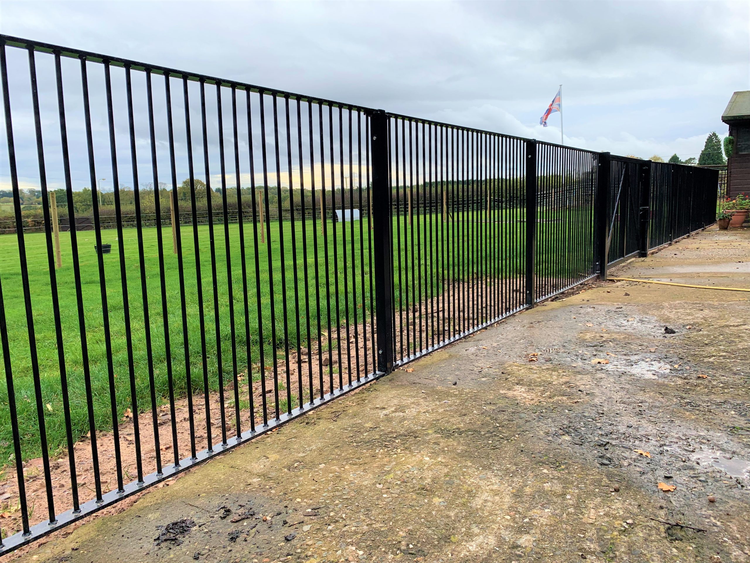 VERTICAL BAR FENCING & GATES - Boundary Services