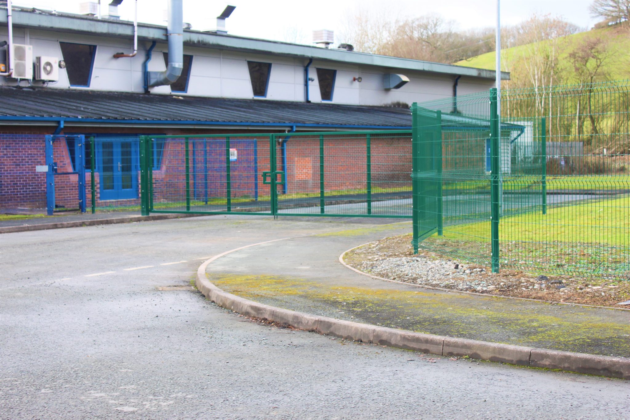 V Mesh Fencing & Gates | Secure & Modern Design